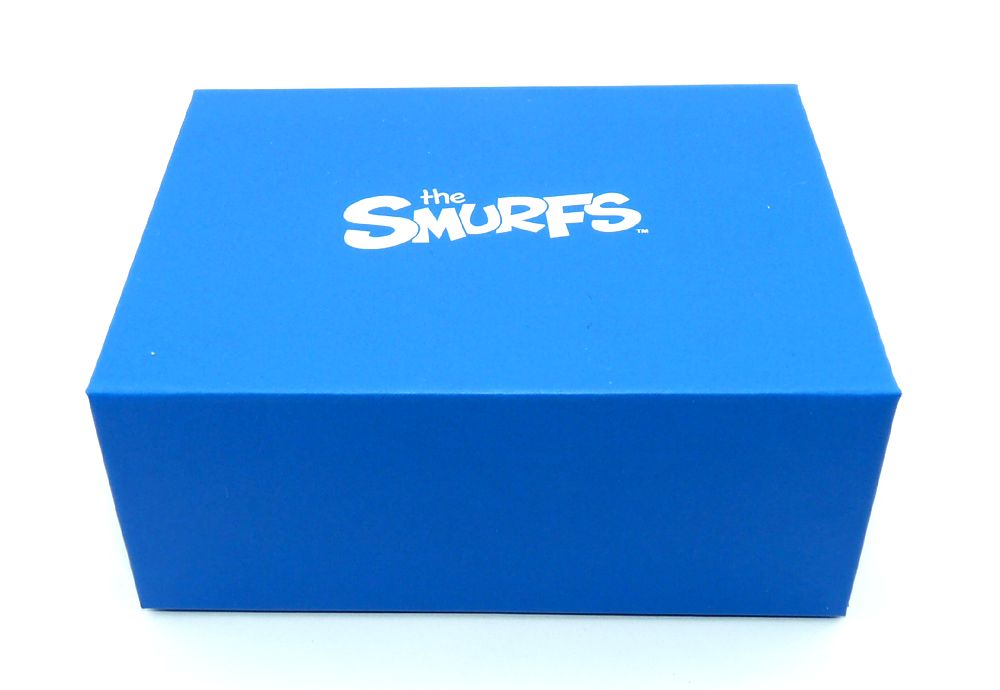 Blaue Stikeez Box von Smurf. Enthalten sind 7 Figuren (Vertreter Box ...
